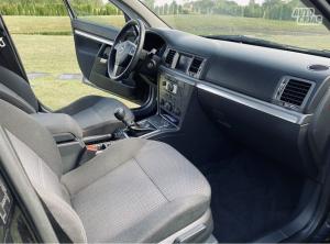 Black Opel Vectra 2008 in Alytus, with an engine capacity of 1.90 L and mileage of 381 thousand km for 2499 €, photo 21 on AUTOMOTO.COM.LV