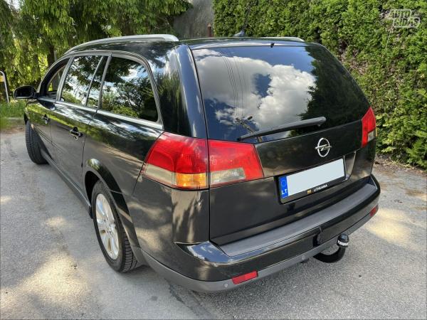 Black Opel Vectra 2008 in Vilnius, with an engine capacity of 1.90 L and mileage of 337 thousand km for 1750 €, photo 3 on AUTOMOTO.COM.LV