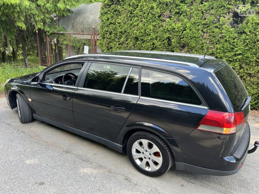 Black Opel Vectra 2008 in Vilnius, with an engine capacity of 1.90 L and mileage of 337 thousand km for 1750 €, photo 9 on AUTOMOTO.COM.LV