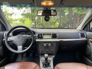Black Opel Vectra 2008 in Vilnius, with an engine capacity of 1.90 L and mileage of 337 thousand km for 1750 €, photo 16 on AUTOMOTO.COM.LV