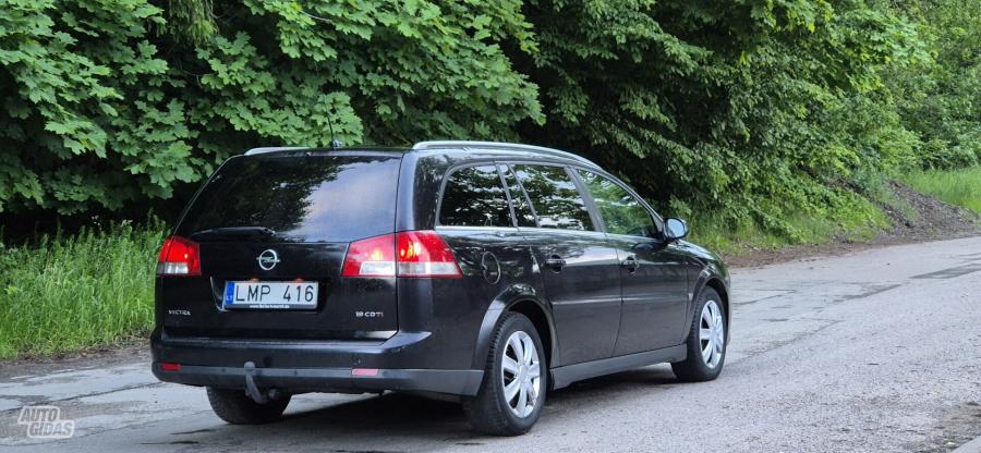 Black Opel Vectra 2008 in Alytus, with an engine capacity of 1.90 L and mileage of 419 thousand km for 1400 €, photo 6 on AUTOMOTO.COM.LV