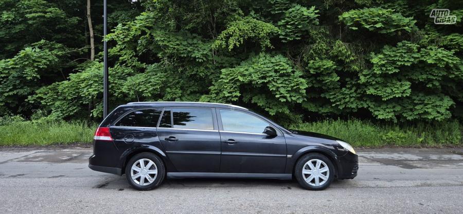 Black Opel Vectra 2008 in Alytus, with an engine capacity of 1.90 L and mileage of 419 thousand km for 1400 €, photo 7 on AUTOMOTO.COM.LV