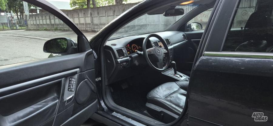 Black Opel Vectra 2008 in Alytus, with an engine capacity of 1.90 L and mileage of 419 thousand km for 1400 €, photo 10 on AUTOMOTO.COM.LV