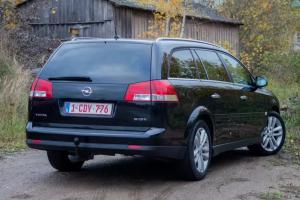 Black Opel Vectra 2008 in Grobiņa, with an engine capacity of 1.90 L and mileage of 272 thousand km for 3500 €, photo 7 on AUTOMOTO.COM.LV