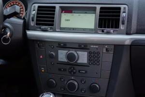 Black Opel Vectra 2008 in Grobiņa, with an engine capacity of 1.90 L and mileage of 272 thousand km for 3500 €, photo 15 on AUTOMOTO.COM.LV