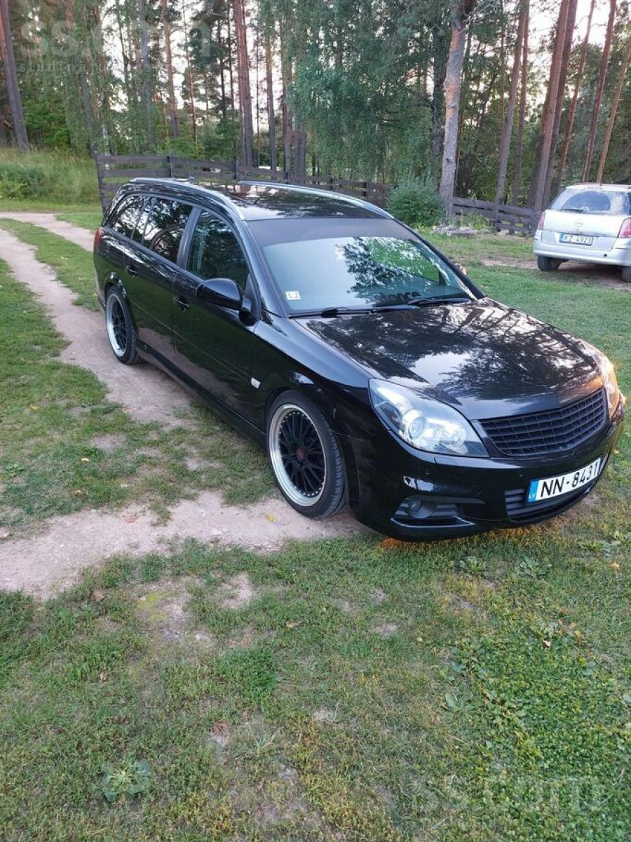Black Opel Vectra 2008 in Gulbene, with an engine capacity of 1.90 L and mileage of 425 thousand km for 4000 €, photo 4 on AUTOMOTO.COM.LV