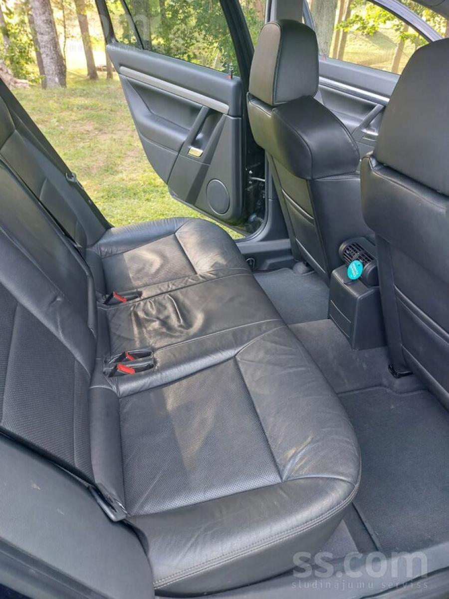 Black Opel Vectra 2008 in Gulbene, with an engine capacity of 1.90 L and mileage of 425 thousand km for 4000 €, photo 8 on AUTOMOTO.COM.LV
