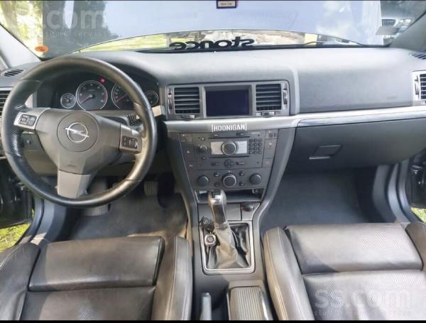 Black Opel Vectra 2008 in Gulbene, with an engine capacity of 1.90 L and mileage of 425 thousand km for 4000 €, photo 9 on AUTOMOTO.COM.LV