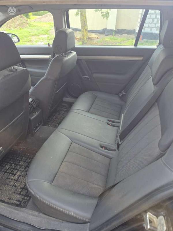 Black Opel Vectra 2008 in Vilkaviskis, with an engine capacity of 1.91 L and mileage of 440 thousand km for 1200 €, photo 6 on AUTOMOTO.COM.LV