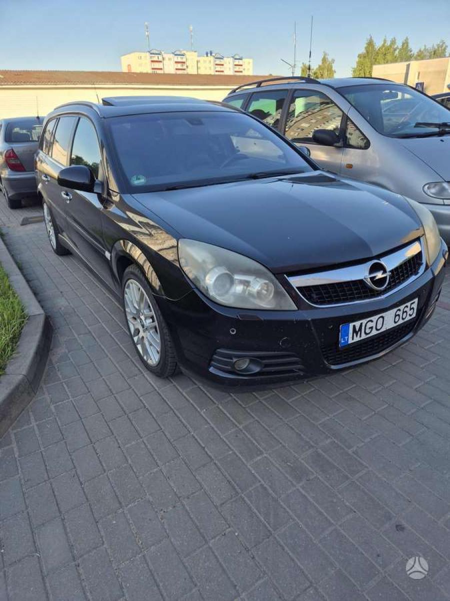 Black Opel Vectra 2008 in Vilnius, with an engine capacity of 1.90 L and mileage of 320 thousand km for 1850 €, photo 1 on AUTOMOTO.COM.LV