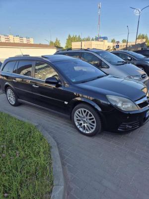 Black Opel Vectra 2008 in Vilnius, with an engine capacity of 1.90 L and mileage of 320 thousand km for 1850 €, photo 3 on AUTOMOTO.COM.LV