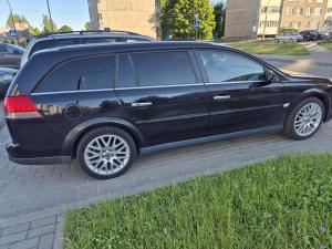 Black Opel Vectra 2008 in Vilnius, with an engine capacity of 1.90 L and mileage of 320 thousand km for 1850 €, photo 4 on AUTOMOTO.COM.LV