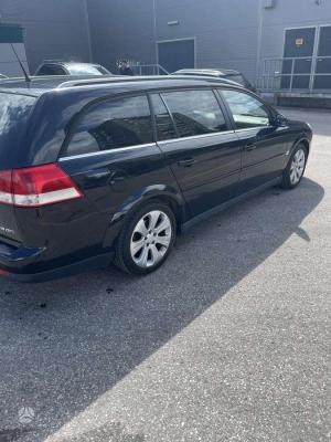 Black Opel Vectra 2008 in Kaunas, with an engine capacity of 1.91 L and mileage of 340 thousand km for 1950 €, photo 4 on AUTOMOTO.COM.LV