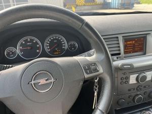 Black Opel Vectra 2008 in Kaunas, with an engine capacity of 1.91 L and mileage of 340 thousand km for 1950 €, photo 6 on AUTOMOTO.COM.LV