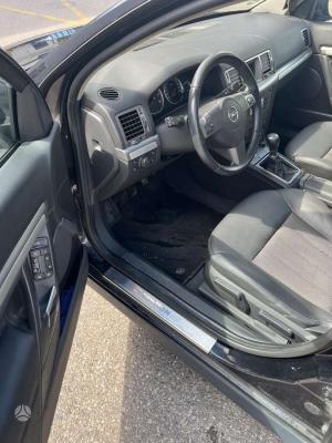 Black Opel Vectra 2008 in Kaunas, with an engine capacity of 1.91 L and mileage of 340 thousand km for 1950 €, photo 7 on AUTOMOTO.COM.LV