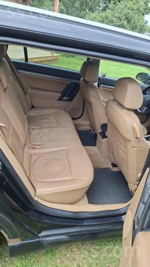 Black Opel Vectra 2008 in Gulbene, with an engine capacity of 1.90 L and mileage of 320 thousand km for 800 €, photo 6 on AUTOMOTO.COM.LV