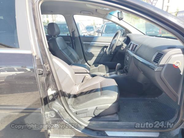 Black Opel Vectra 2008 in Tallinn, with an engine capacity of 1.90 L and mileage of 362 thousand km for 799 €, photo 6 on AUTOMOTO.COM.LV