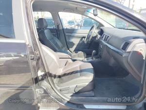 Black Opel Vectra 2008 in Tallinn, with an engine capacity of 1.90 L and mileage of 362 thousand km for 799 €, photo 7 on AUTOMOTO.COM.LV