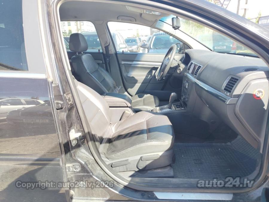 Black Opel Vectra 2008 in Tallinn, with an engine capacity of 1.90 L and mileage of 362 thousand km for 799 €, photo 7 on AUTOMOTO.COM.LV