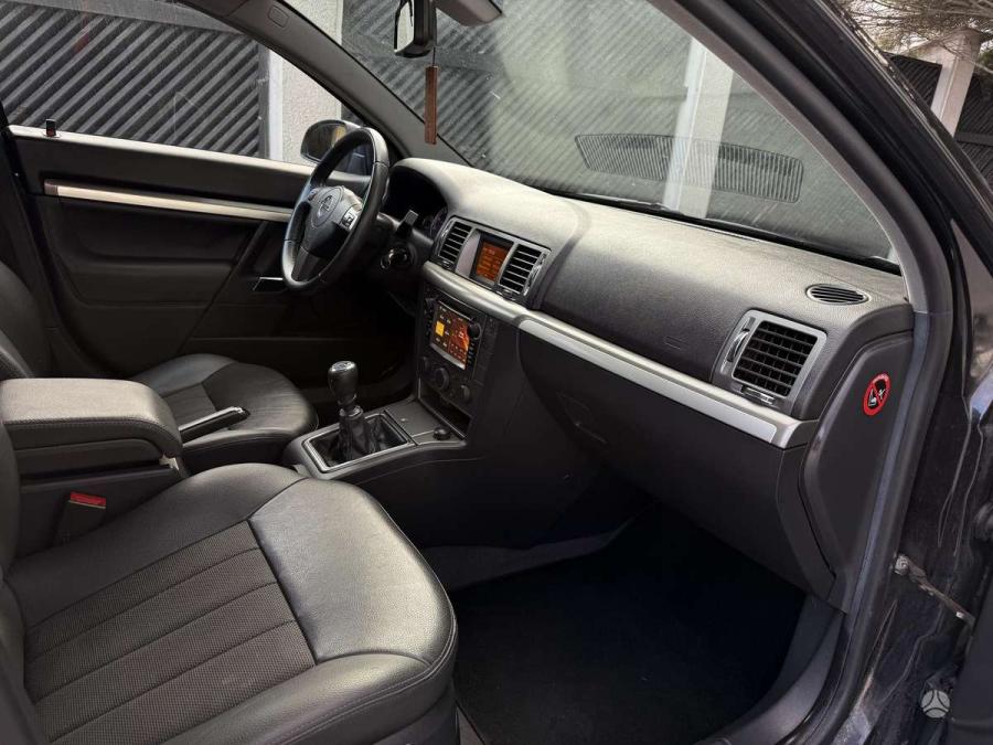 Melns Opel Vectra 2008 Kauņa, ar dzinēja tilpumu 1.91 L un nobraukumu 293 tūkst. km par 1199 €, foto 17 vietnē AUTOMOTO.COM.LV