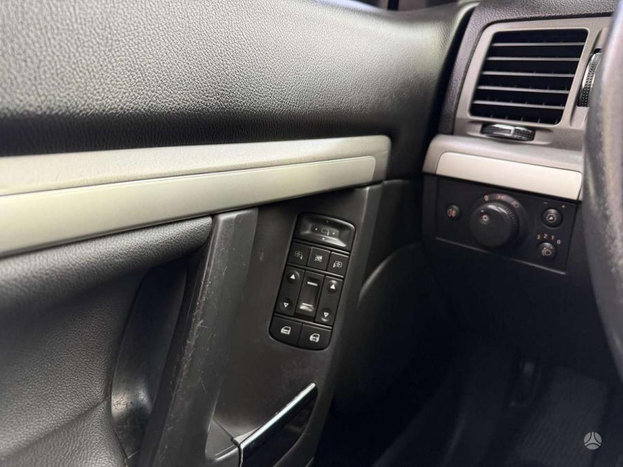 Melns Opel Vectra 2008 Kauņa, ar dzinēja tilpumu 1.91 L un nobraukumu 293 tūkst. km par 1199 €, foto 23 vietnē AUTOMOTO.COM.LV