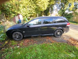 Black Opel Vectra 2008 in Siauliai, with an engine capacity of 1.90 L and mileage of 360 thousand km for 1700 €, photo  on AUTOMOTO.COM.LV
