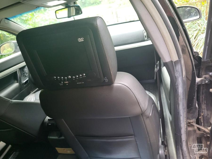 Black Opel Vectra 2008 in Siauliai, with an engine capacity of 1.90 L and mileage of 360 thousand km for 1550 €, photo 7 on AUTOMOTO.COM.LV