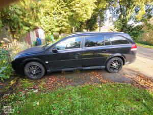 Black Opel Vectra 2008 in Siauliai, with an engine capacity of 1.90 L and mileage of 360 thousand km for 1550 €, photo 8 on AUTOMOTO.COM.LV