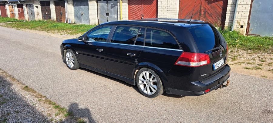 Melns Opel Vectra 2008 Druskininkai, ar dzinēja tilpumu 1.90 L un nobraukumu 300 tūkst. km par 550 €, foto 8 vietnē AUTOMOTO.COM.LV