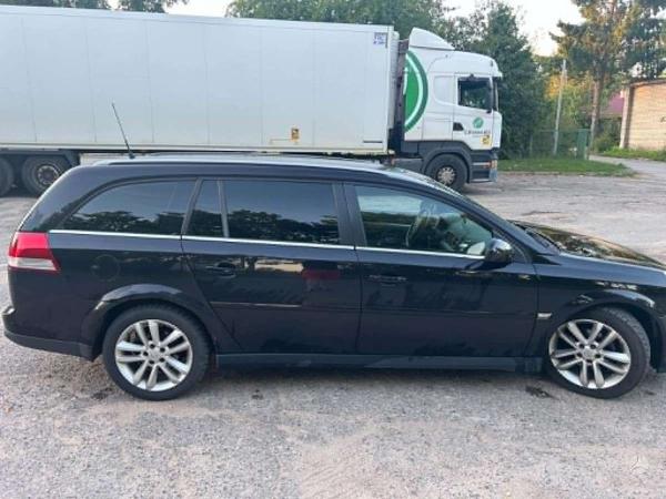 Black Opel Vectra 2009 in Salcininkai, with an engine capacity of 1.90 L and mileage of 324 thousand km for 700 €, photo 2 on AUTOMOTO.COM.LV