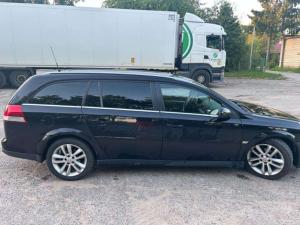 Black Opel Vectra 2009 in Salcininkai, with an engine capacity of 1.90 L and mileage of 324 thousand km for 700 €, photo 3 on AUTOMOTO.COM.LV