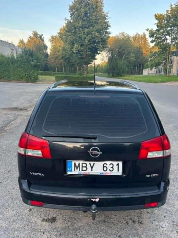 Black Opel Vectra 2009 in Salcininkai, with an engine capacity of 1.90 L and mileage of 324 thousand km for 700 €, photo 4 on AUTOMOTO.COM.LV