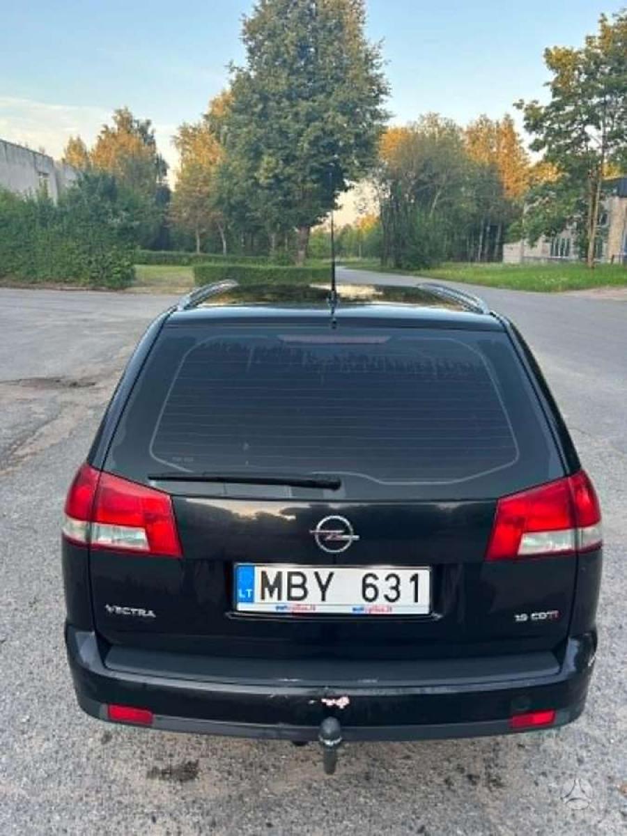 Black Opel Vectra 2009 in Salcininkai, with an engine capacity of 1.90 L and mileage of 324 thousand km for 700 €, photo 5 on AUTOMOTO.COM.LV