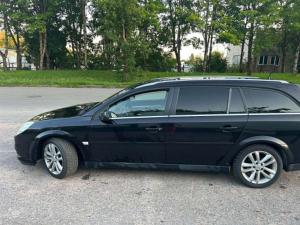 Black Opel Vectra 2009 in Salcininkai, with an engine capacity of 1.90 L and mileage of 324 thousand km for 700 €, photo 6 on AUTOMOTO.COM.LV