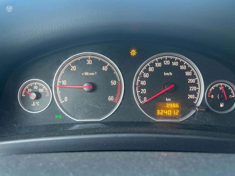 Black Opel Vectra 2009 in Salcininkai, with an engine capacity of 1.90 L and mileage of 324 thousand km for 700 €, photo 10 on AUTOMOTO.COM.LV