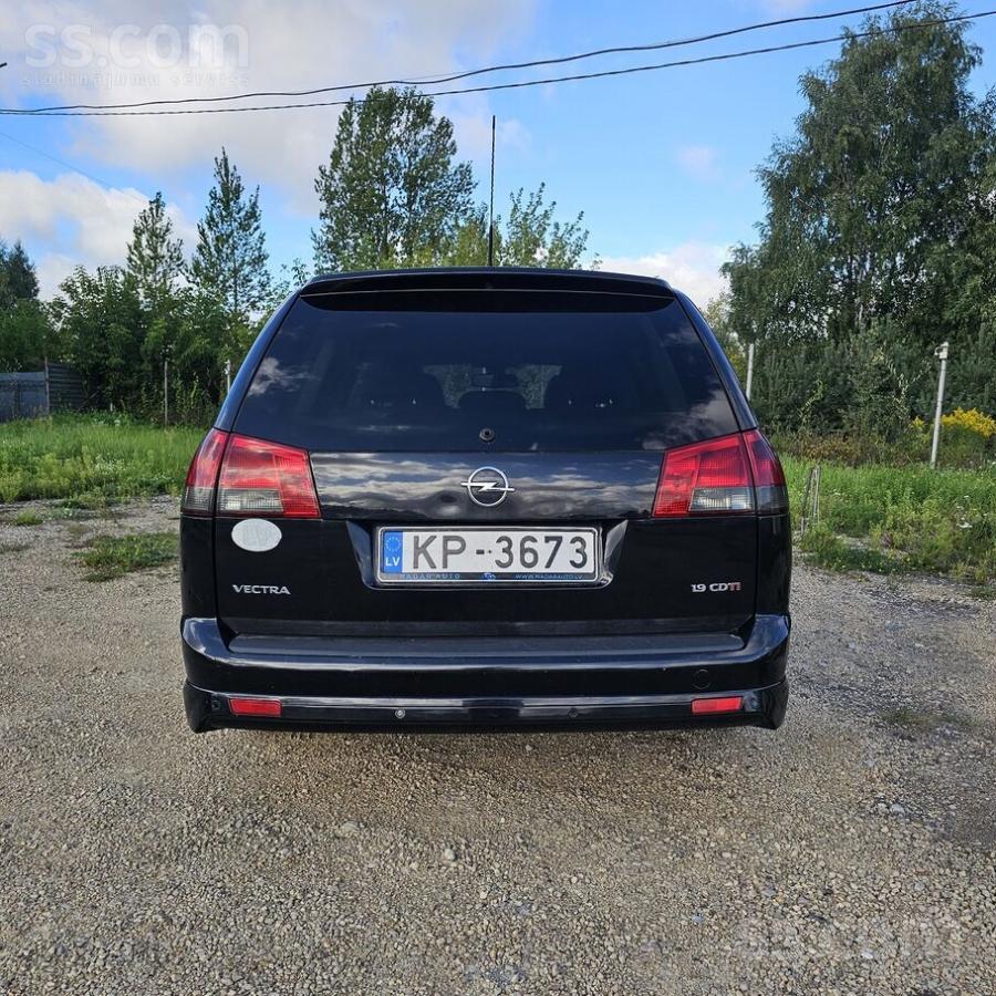 Melns Opel Vectra 2009 Rīga, ar dzinēja tilpumu 1.90 L un nobraukumu 390 tūkst. km par 2150 €, foto 6 vietnē AUTOMOTO.COM.LV