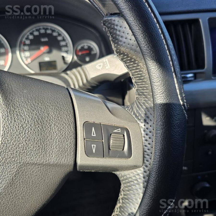 Melns Opel Vectra 2009 Rīga, ar dzinēja tilpumu 1.90 L un nobraukumu 390 tūkst. km par 2150 €, foto 20 vietnē AUTOMOTO.COM.LV