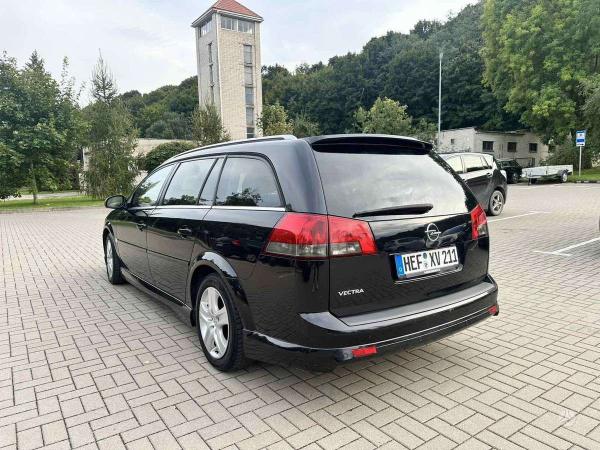 Опель Вектра 2009 в Бирштонас на AUTOMOTO.COM.LV Черный Опель Вектра 2009 в Бирштонас, объемом двигателя 1.91 л и пробегом 199 тыс. км за 2850 €, фото 5 на AUTOMOTO.COM.LV