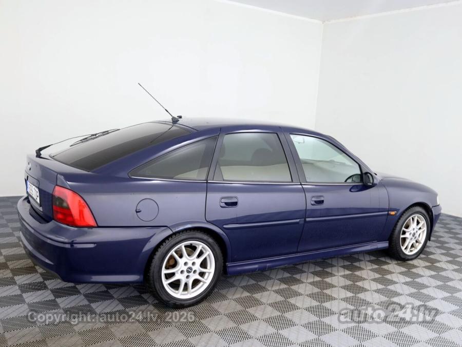 Blue Opel Vectra 1999 in Tallinn, with an engine capacity of 2.00 L and mileage of 366 thousand km for 999 €, photo 3 on AUTOMOTO.COM.LV