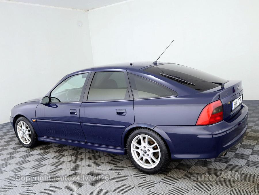 Blue Opel Vectra 1999 in Tallinn, with an engine capacity of 2.00 L and mileage of 366 thousand km for 999 €, photo 4 on AUTOMOTO.COM.LV