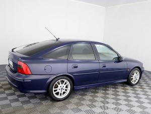 Blue Opel Vectra 1999 in Tallinn, with an engine capacity of 2.00 L and mileage of 366 thousand km for 699 €, photo 4 on AUTOMOTO.COM.LV