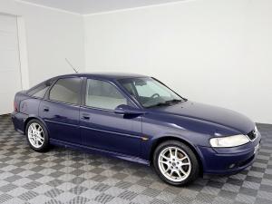 Blue Opel Vectra 1999 in Tallinn, with an engine capacity of 2.00 L and mileage of 366 thousand km for 699 €, photo 9 on AUTOMOTO.COM.LV