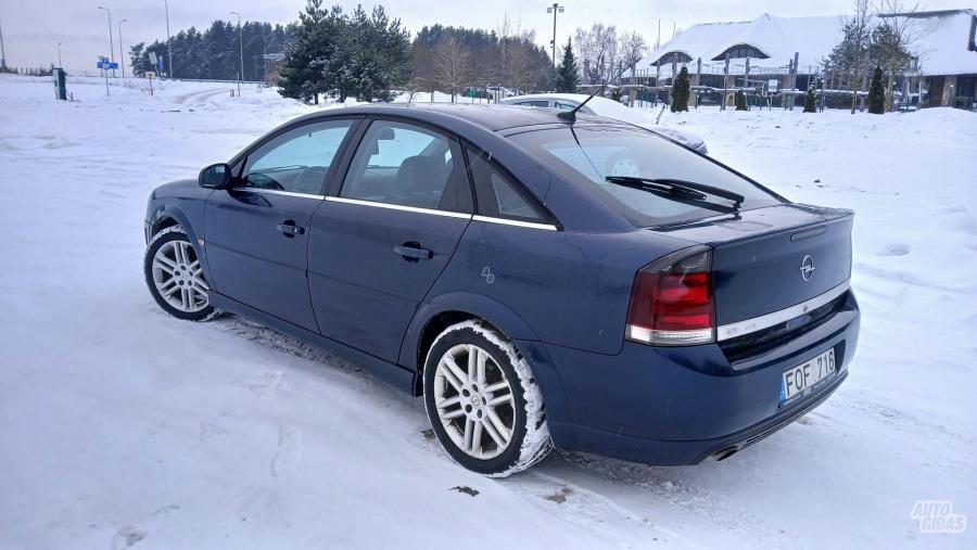 Blue Opel Vectra 2003 in Vilnius, with an engine capacity of 2.20 L and mileage of 346 thousand km for 650 €, photo 1 on AUTOMOTO.COM.LV