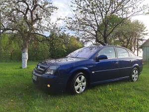 Blue Opel Vectra 2003 in Silute, with an engine capacity of 2.20 L and mileage of 325 thousand km for 799 €, photo  on AUTOMOTO.COM.LV
