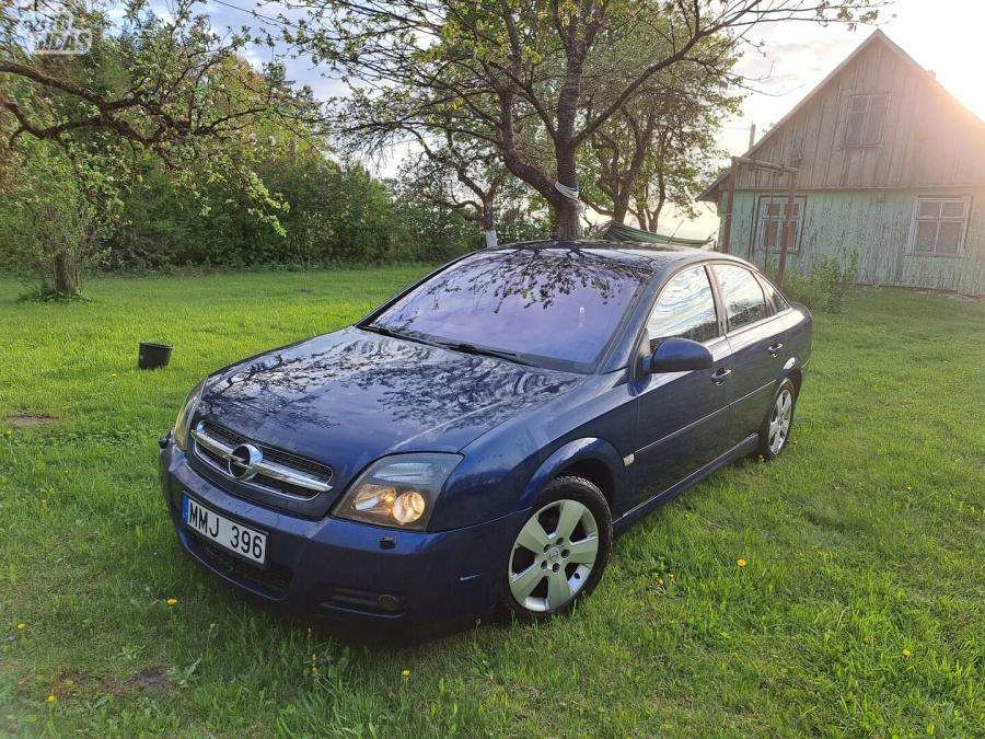 Blue Opel Vectra 2003 in Silute, with an engine capacity of 2.20 L and mileage of 325 thousand km for 799 €, photo 4 on AUTOMOTO.COM.LV