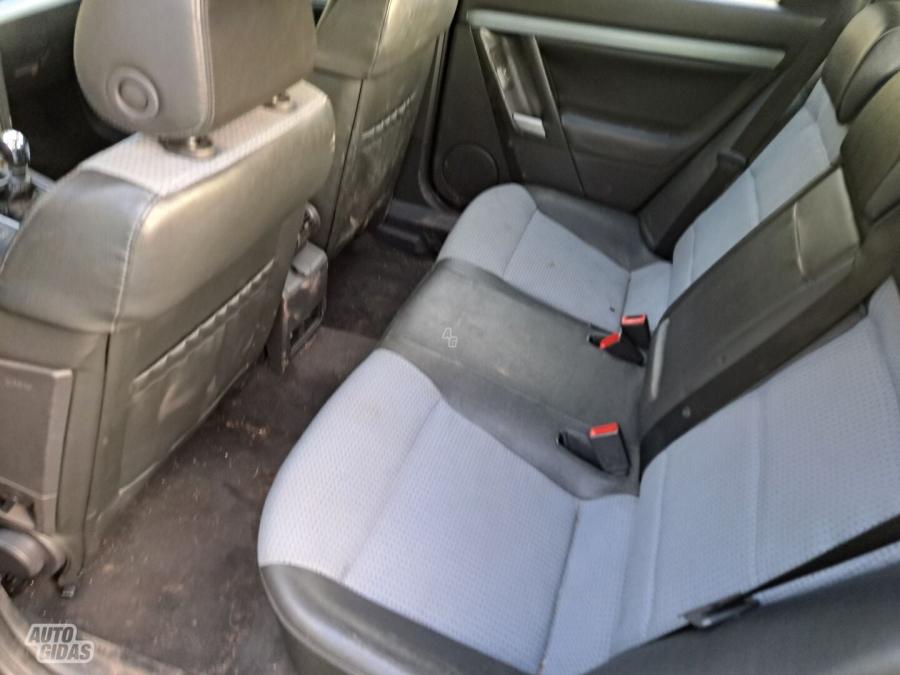 Blue Opel Vectra 2003 in Silute, with an engine capacity of 2.20 L and mileage of 325 thousand km for 799 €, photo 9 on AUTOMOTO.COM.LV