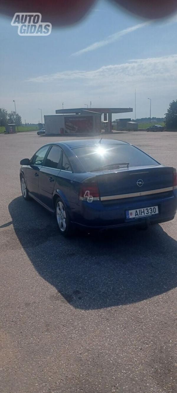 Blue Opel Vectra 2004 in Kalvarija, with an engine capacity of 1.90 L and mileage of 326 thousand km for 1100 €, photo 3 on AUTOMOTO.COM.LV