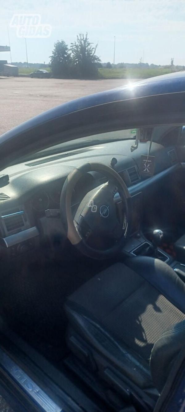 Blue Opel Vectra 2004 in Kalvarija, with an engine capacity of 1.90 L and mileage of 326 thousand km for 1100 €, photo 4 on AUTOMOTO.COM.LV