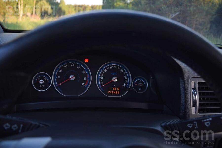 Blue Opel Vectra 2006 in Riga, with an engine capacity of 2.80 L and mileage of 243 thousand km for 5000 €, photo 8 on AUTOMOTO.COM.LV