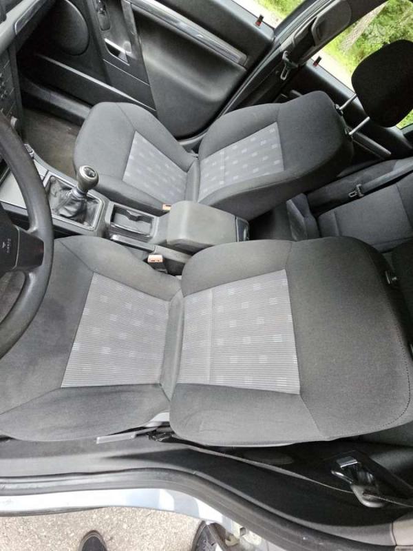 Zils Opel Vectra 2006 Alīta, ar dzinēja tilpumu 1.91 L un nobraukumu 497 tūkst. km par 1200 €, foto 10 vietnē AUTOMOTO.COM.LV